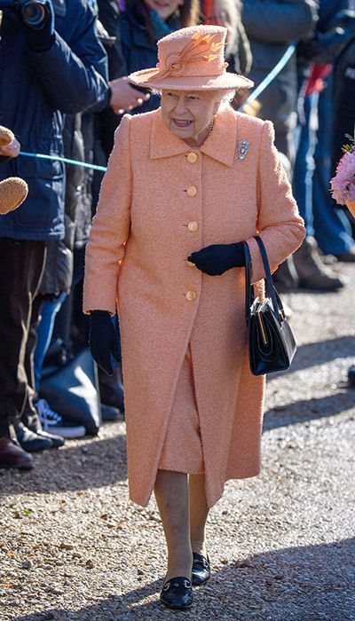 The Queen gives the Pantone Colour of The Year her royal seal of ...