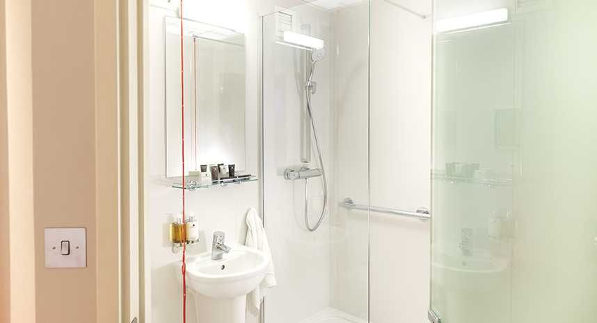 Inside Princess Eugenie's £6.7k per night delivery suite where she gave ...