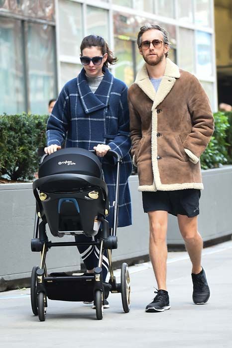 Anne Hathway's family: Inside her private life with Adam Shulman and ...