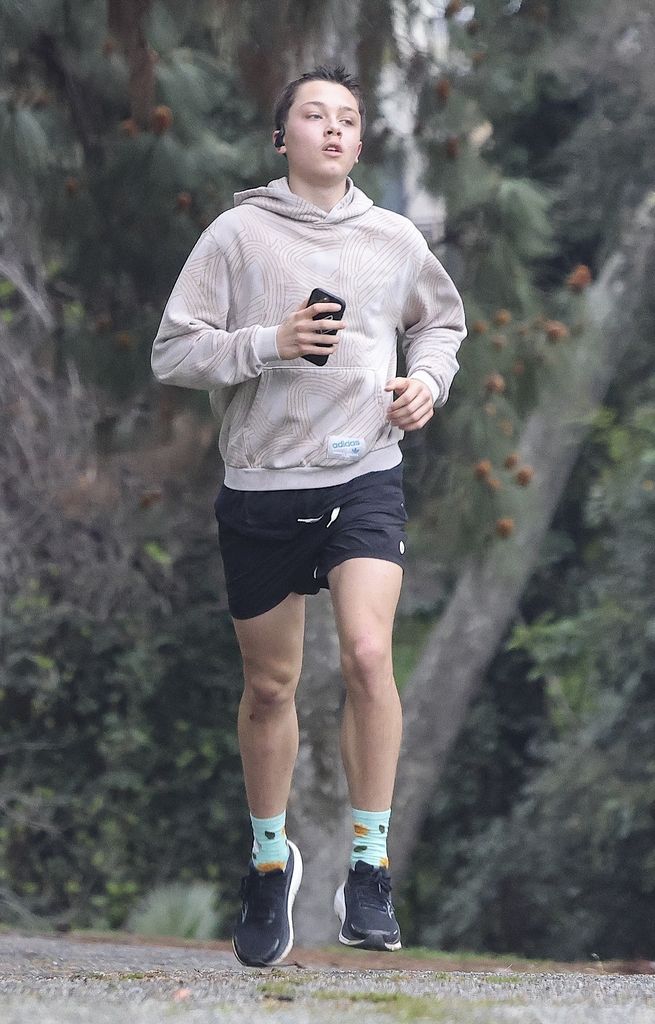 Brad Pitt's teen son Knox shows off athleticism during intense workout ...
