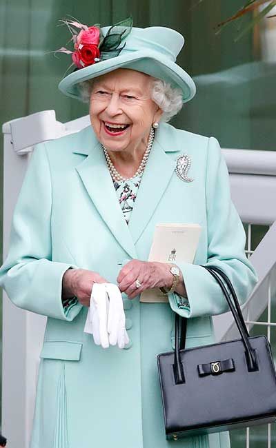 The Queen's life in fashion: unwavering loyalty, stoic simplicity and ...