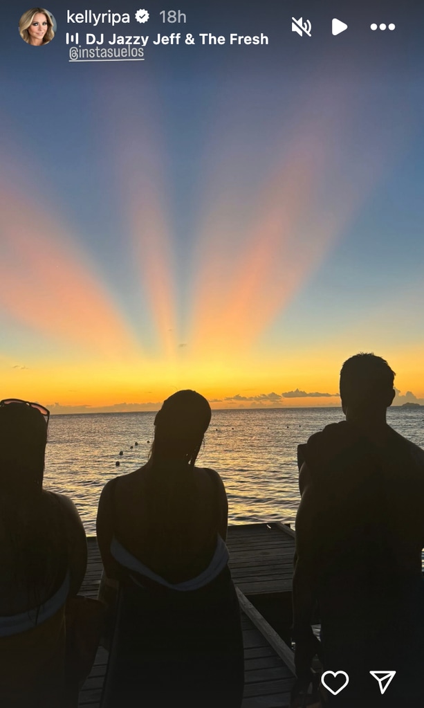 Kelly Ripa, 53, is glowing in sun-kissed swimsuit photo on the beach ...