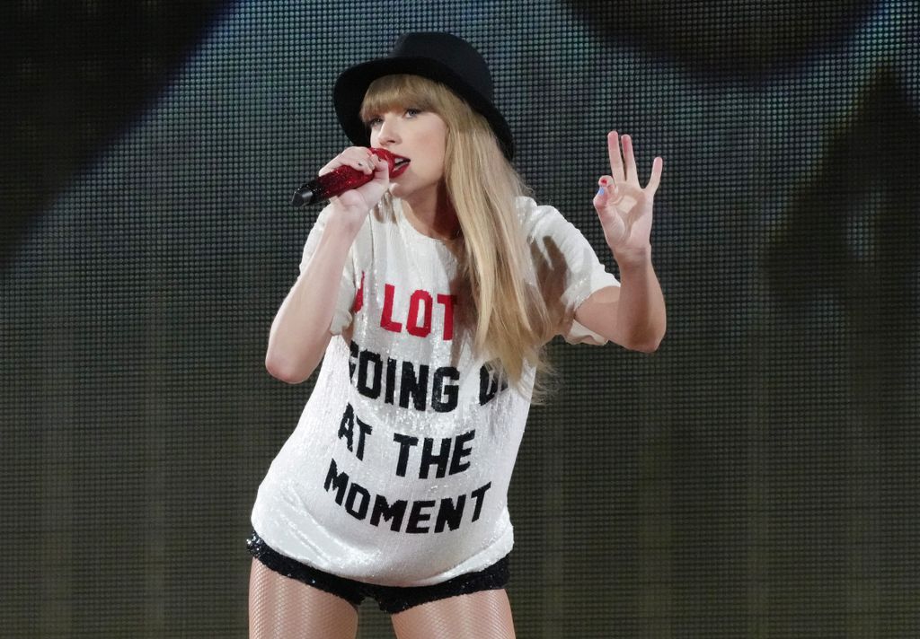 Why Taylor Swift was 'sobbing' after gifting Eras Tour crew over ...