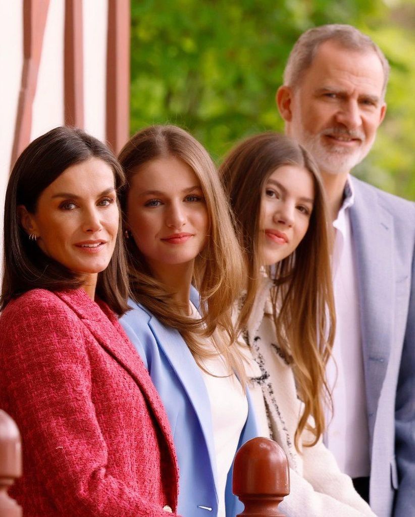 Princess Leonor twins with mother Queen Letizia in skinny jeans for ...