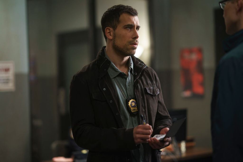 Meet the Law & Order: SVU cast and their real-life partners and ...