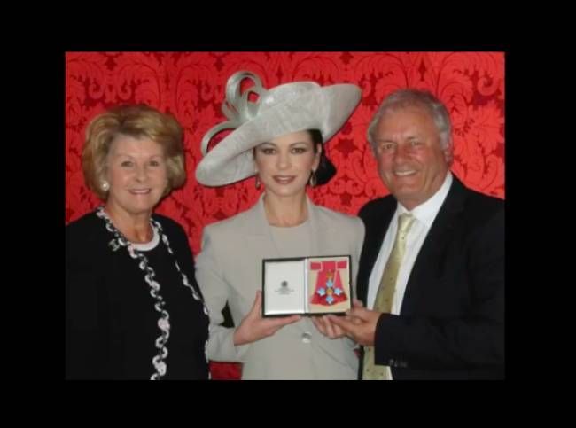 Catherine Zeta-Jones shares rare photo of her mum and dad during family ...