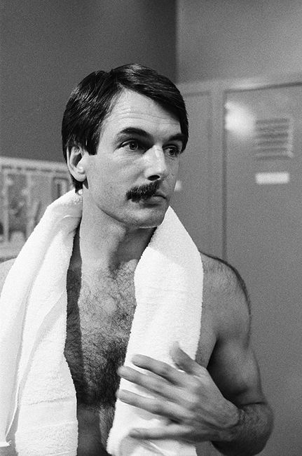 NCIS star Mark Harmon shows off incredible physique in unearthed photo ...