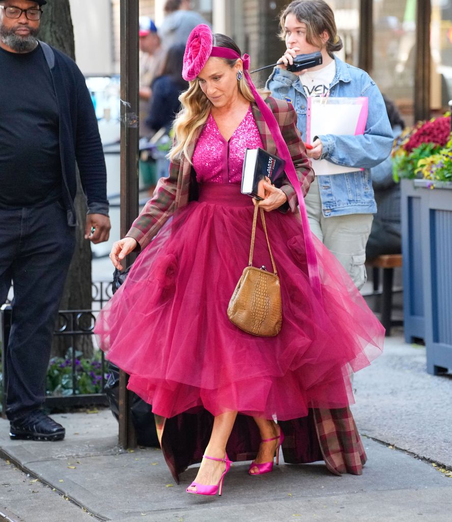 Sarah Jessica Parker just revived Carrie Bradshaw’s iconic pink tutu ...
