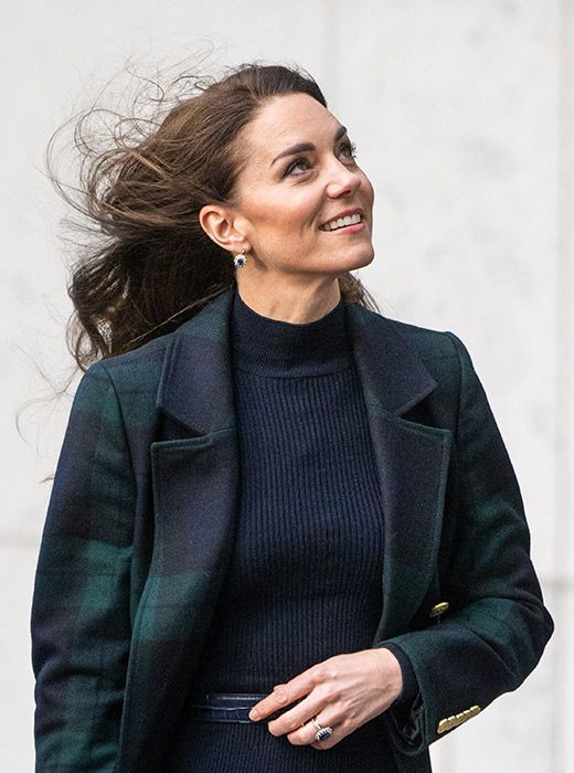 Kate Middleton removes engagement ring during first outing with William ...