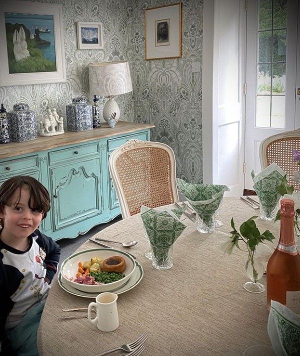 Laurence Llewelyn-Bowen's incredible home is fit for royalty - see ...