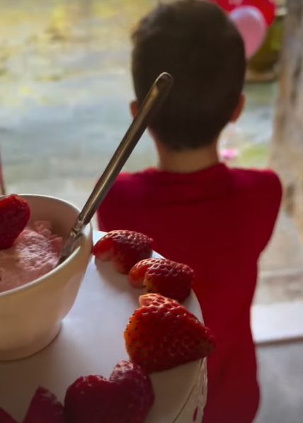 Meghan Markle shares adorable home photo as she celebrates UK Mother's ...