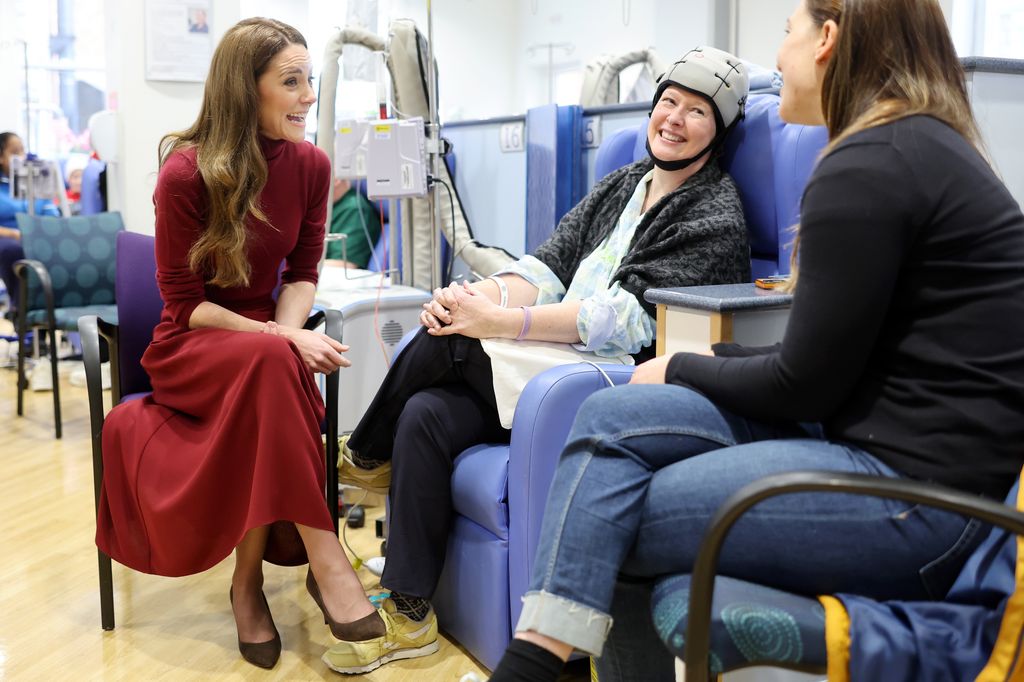 Kate Middleton visits hospital where she received cancer treatment and ...