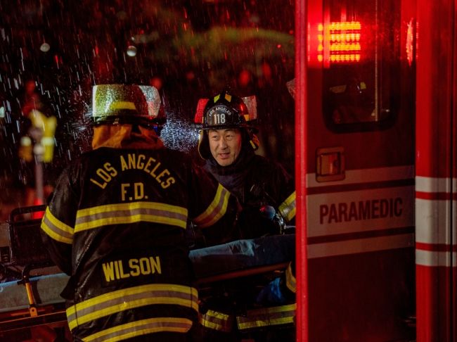 9-1-1 season 6 boss breaks down Buddie scene, praises Ryan Guzman, says ...