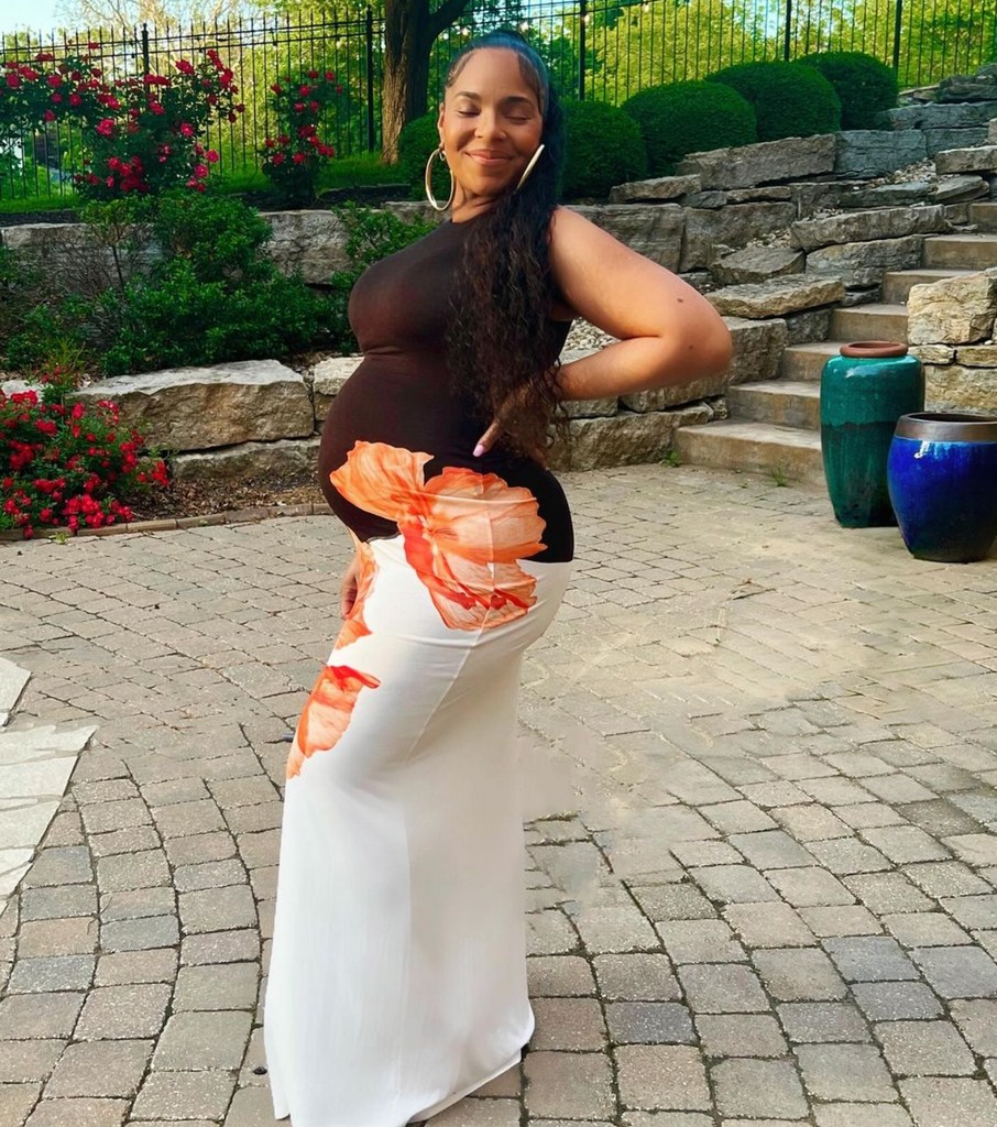 Ashanti shows off growing baby bump as she gushes over pregnancy ...
