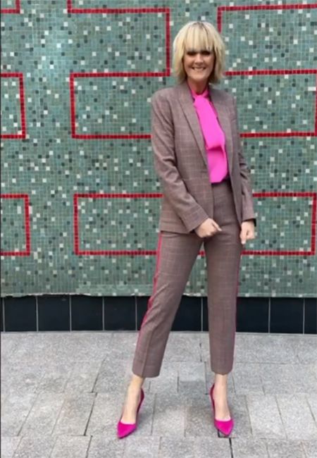 Loose Women's Jane Moore stuns in silhouette-flattering trousers and ...