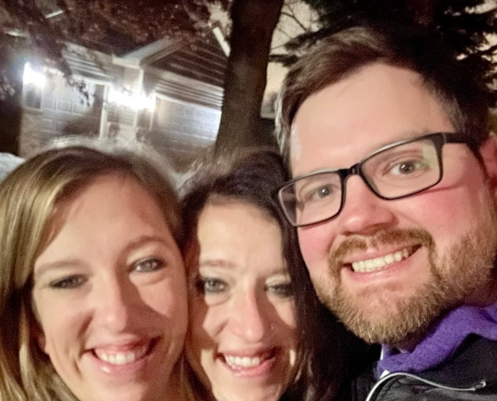 Conjoined twins Abby and Brittany Hensel appear in new photo with ...