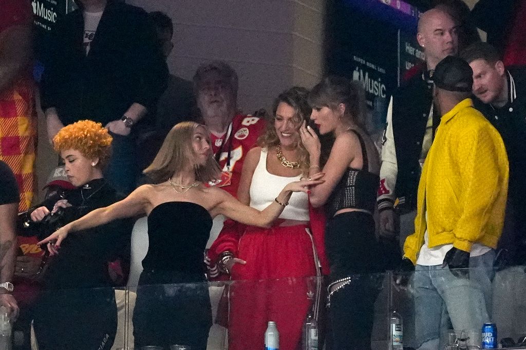 Blake Lively's friendship with Taylor Swift is goals - and her ...