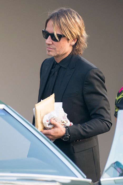 Keith Urban pays last tribute to father Robert at funeral | HELLO!