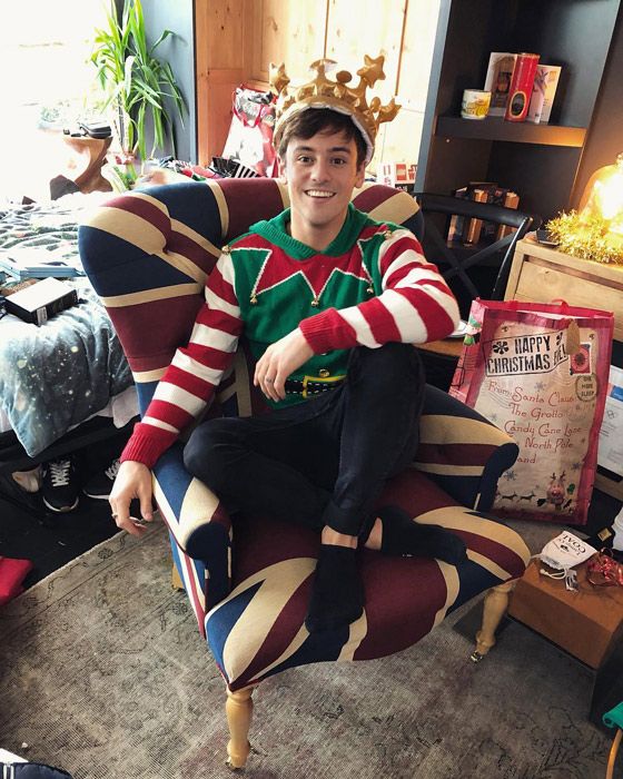 Tom Daley's rustic family flat is filled with Olympic tributes - see ...