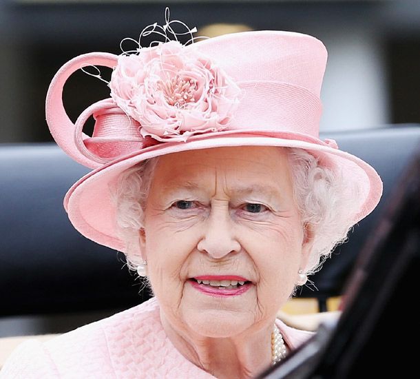 Ascot: Queen Elizabeth II arrives at Royal Ascot | HELLO!