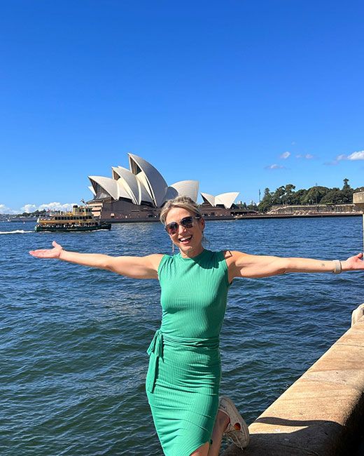GMA's Amy Robach looks sensational in figure-flaunting waterside ...