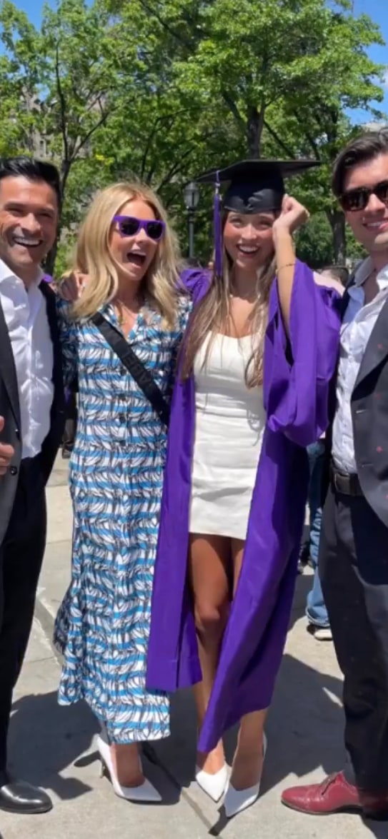 Kelly Ripa's blue-eyed daughter steals the show on graduation day - see ...