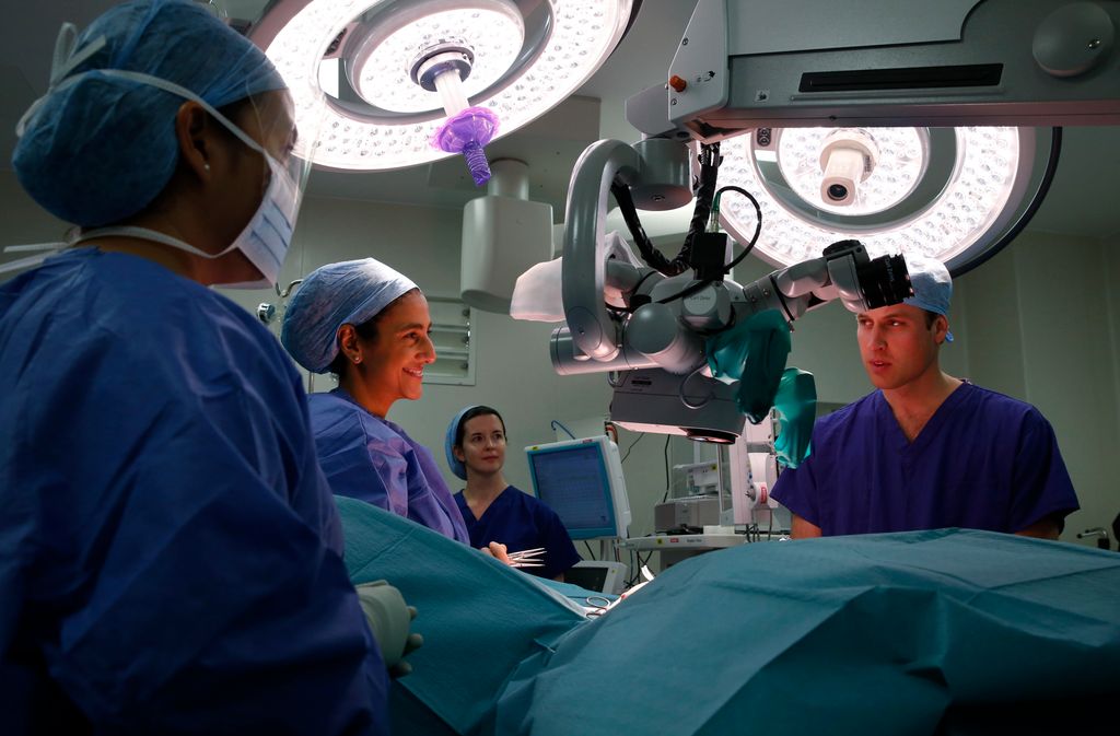 Kate Middleton visits hospital where she received cancer treatment and ...