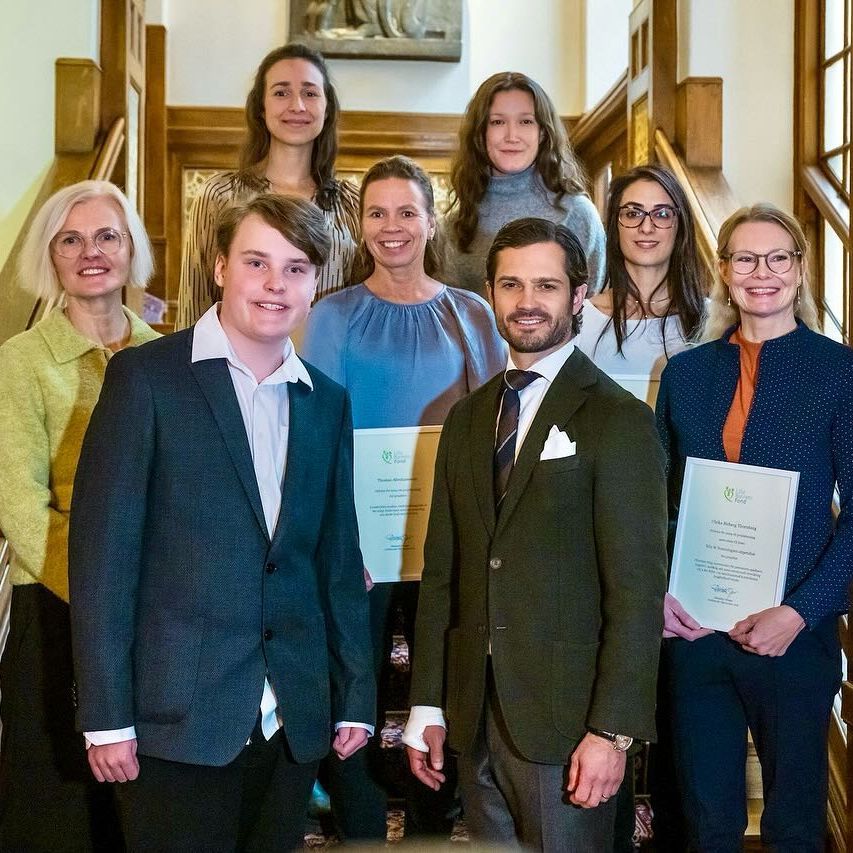 Sweden's Prince Carl Philip sports plaster cast on his arm after injury ...