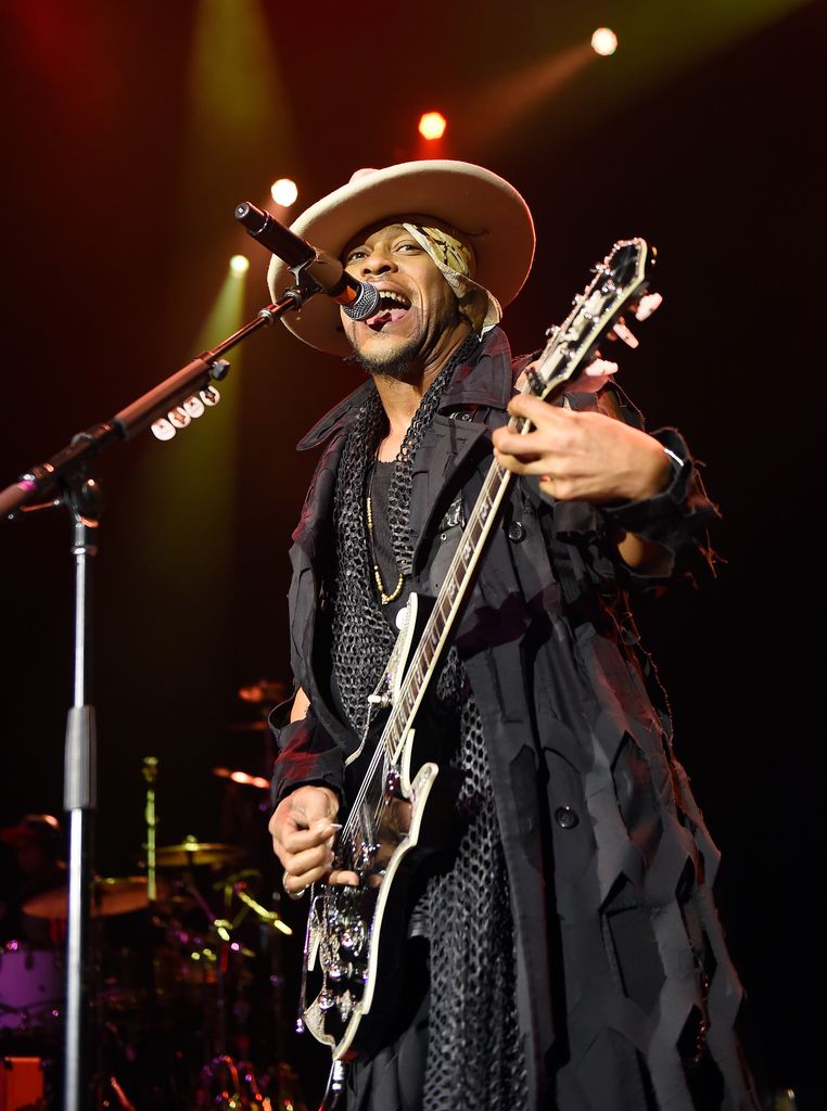 Grammy-winning RnB singer D'Angelo dead at 51, cause of death revealed ...