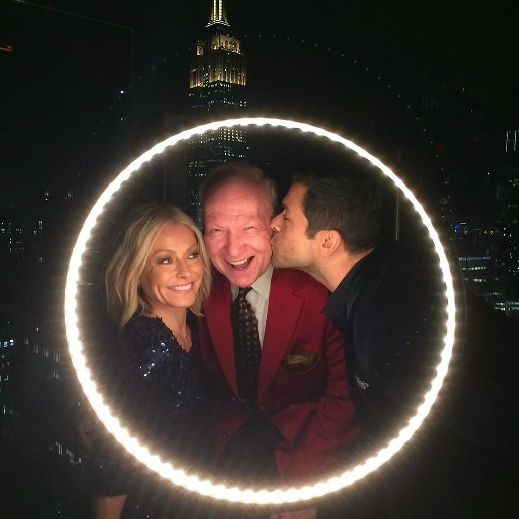 Kelly Ripa is incredibly statuesque in sweeping gown as she celebrates ...