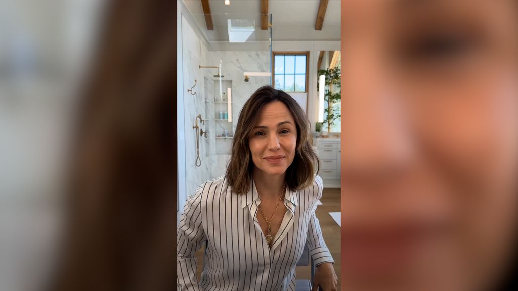 Makeup-free Jennifer Garner shares rare glimpse inside lavish LA home ...