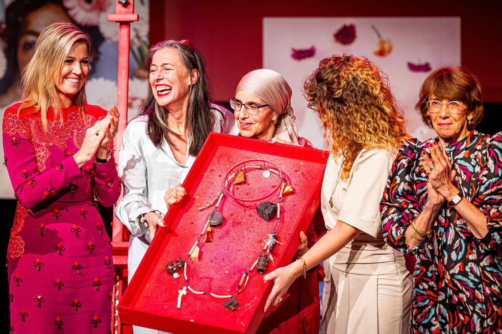 Queen Máxima made secret tweak to waist-cinching colour-clash dress ...