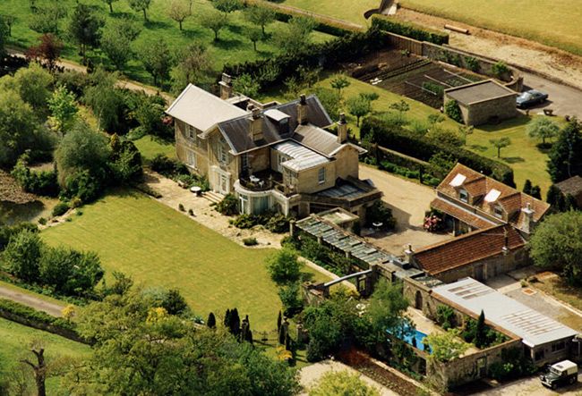 Queen Camilla's subtle sign she's still removed from the royal family ...