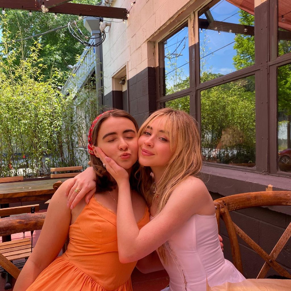 Sabrina Carpenter's lookalike sisters Shannon and Sarah are her clones ...