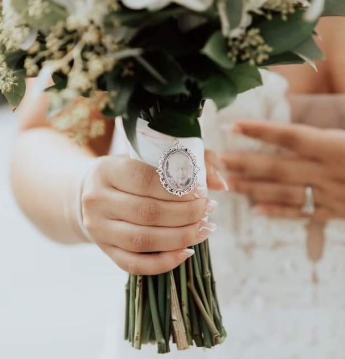 How to pay tribute to a missing loved one at your wedding – 13 ...