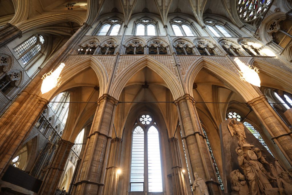Prince William wears surprising royal robe for final coronation ...