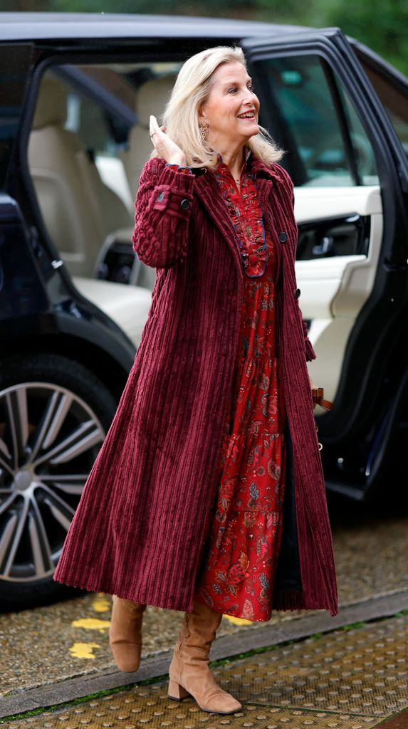 Royal news LIVE: Goldie Hawn, Kurt Russel and, Rebel Wilson step out to ...