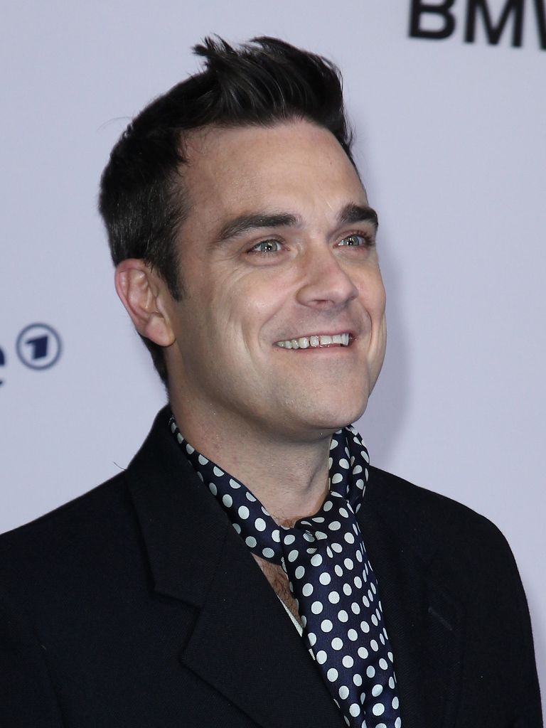 Robbie Williams' 'new smile' after undergoing total teeth ...