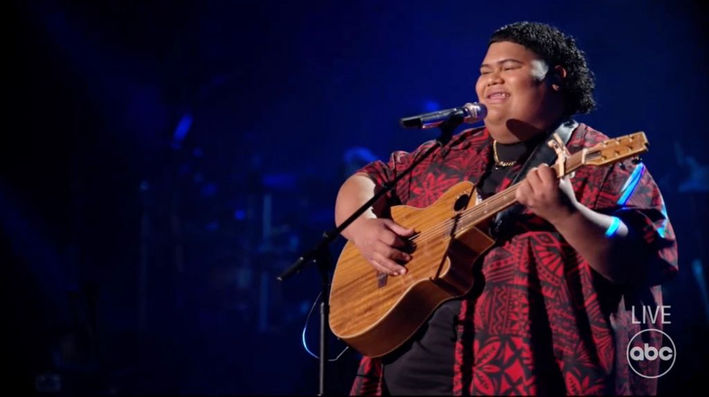 American Idol's Katy Perry breaks down in tears during emotional moment ...