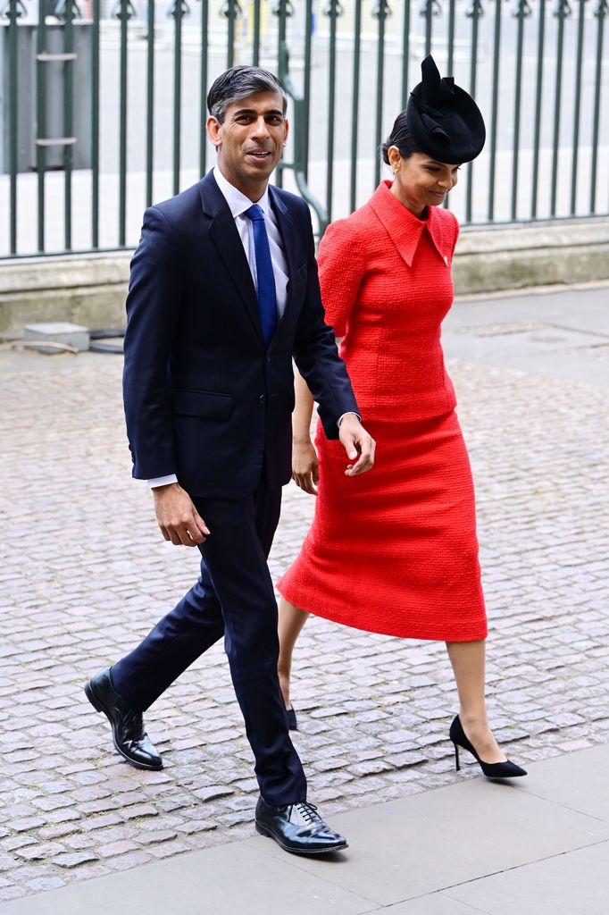 Prince William and Kate Middleton make solemn appearance with King Charles at VE Day service ...