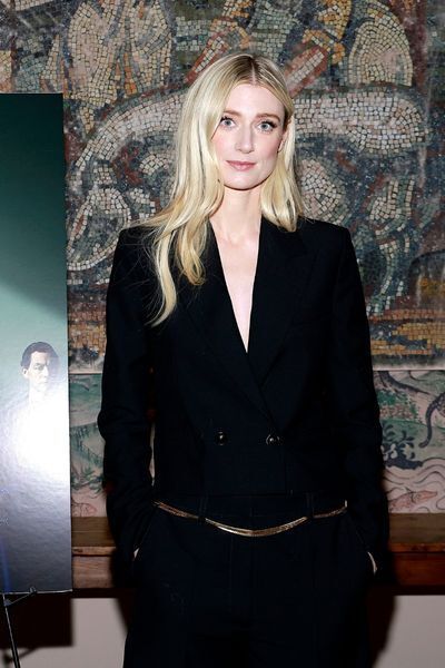 The Crown’s Elizabeth Debicki relies on a classic Princess Diana ...