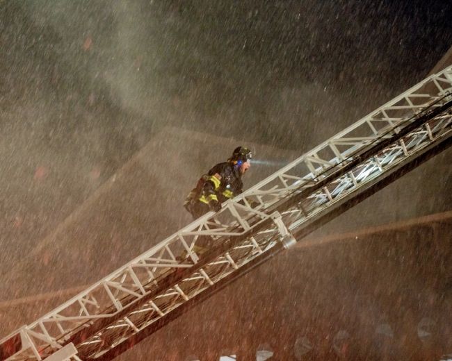 9-1-1 season 6 boss breaks down Buddie scene, praises Ryan Guzman, says ...