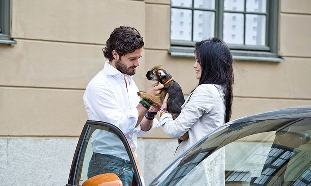 Prince Carl Philip of Sweden takes adorable photo with a dog | HELLO!
