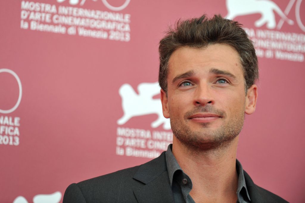 Tom Welling is worlds apart from his Smallville days in unrecognizable ...