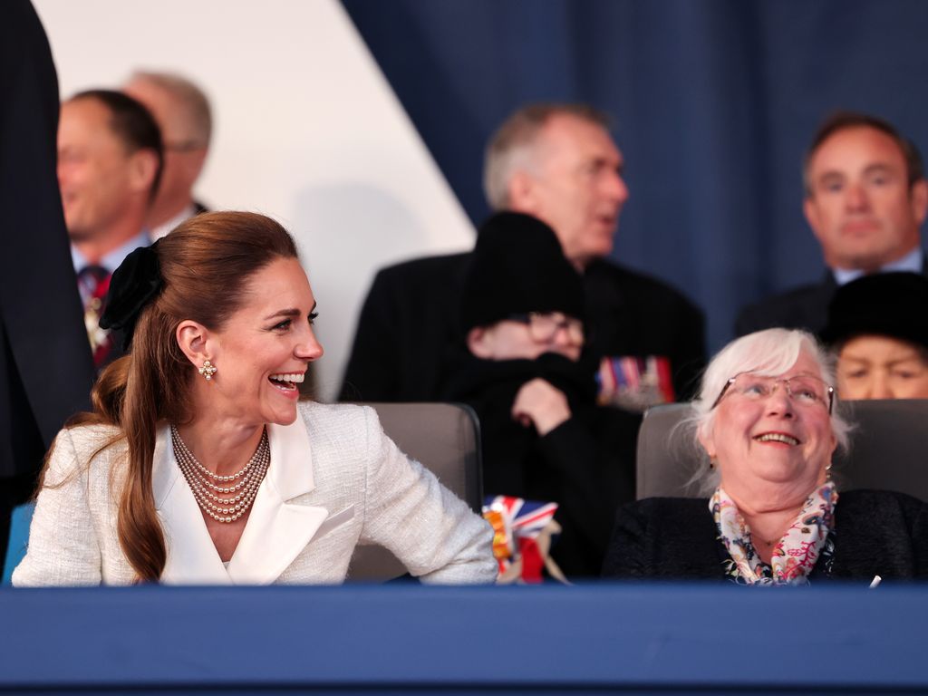 Princess Beatrice was wearing hair bows long before they were on-trend ...