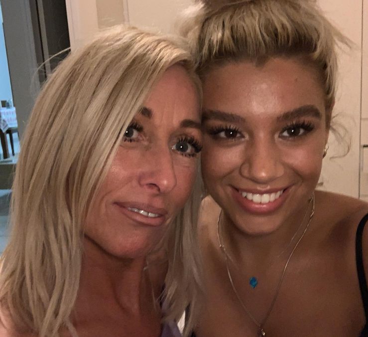 Inside Molly Rainfords Relationship With Famous Father And How She Defied Mothers Wishes