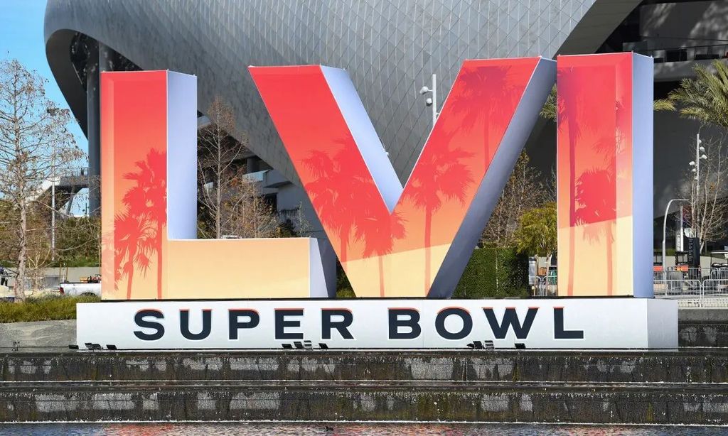 Astonishing Celebrity Super Bowl 2022 Parties: Gwen Stefani, Chrissy ...