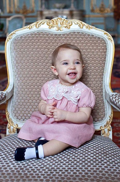 Princess Madeleine shares new photo of Princess Leonore on her first ...