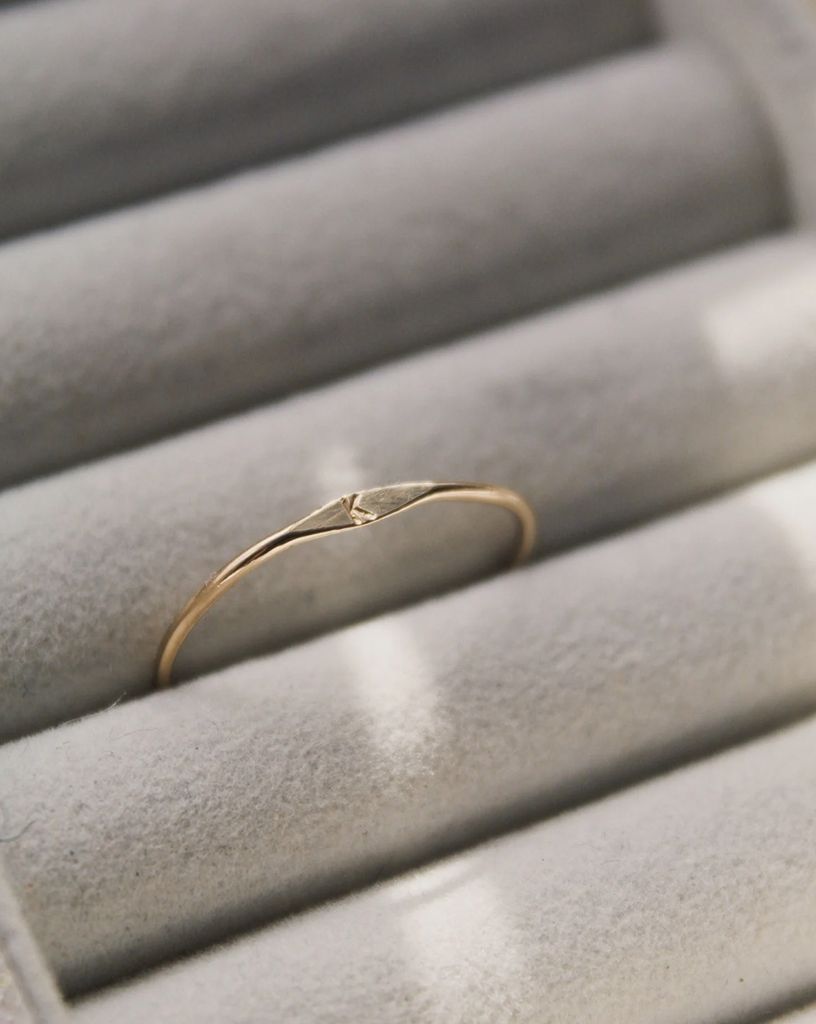 9 best signet rings for women - the 2025 pinky ring trend Meghan Markle ...