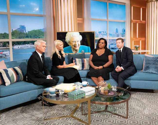 Holly Willoughby's fit-and-flare skirt is seriously flattering | HELLO!